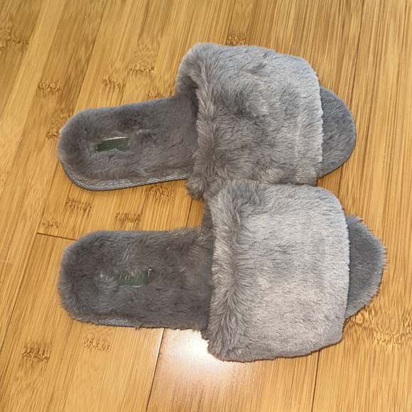 SKIMS | Shoes | Skims Fuzzy Fauxfur Slide Slippers In Gray New | Poshmark